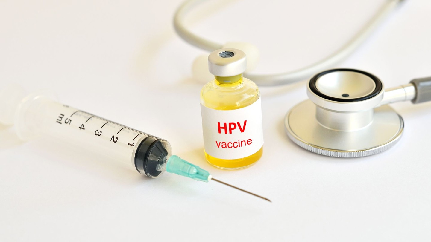 Tiêm HPV gồm những loại vắc xin nào? Lợi ích khi tiêm HPV
